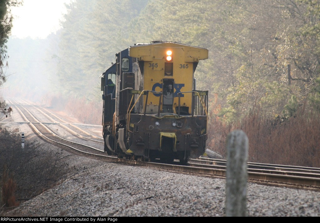Damaged CSX AC44CW 365